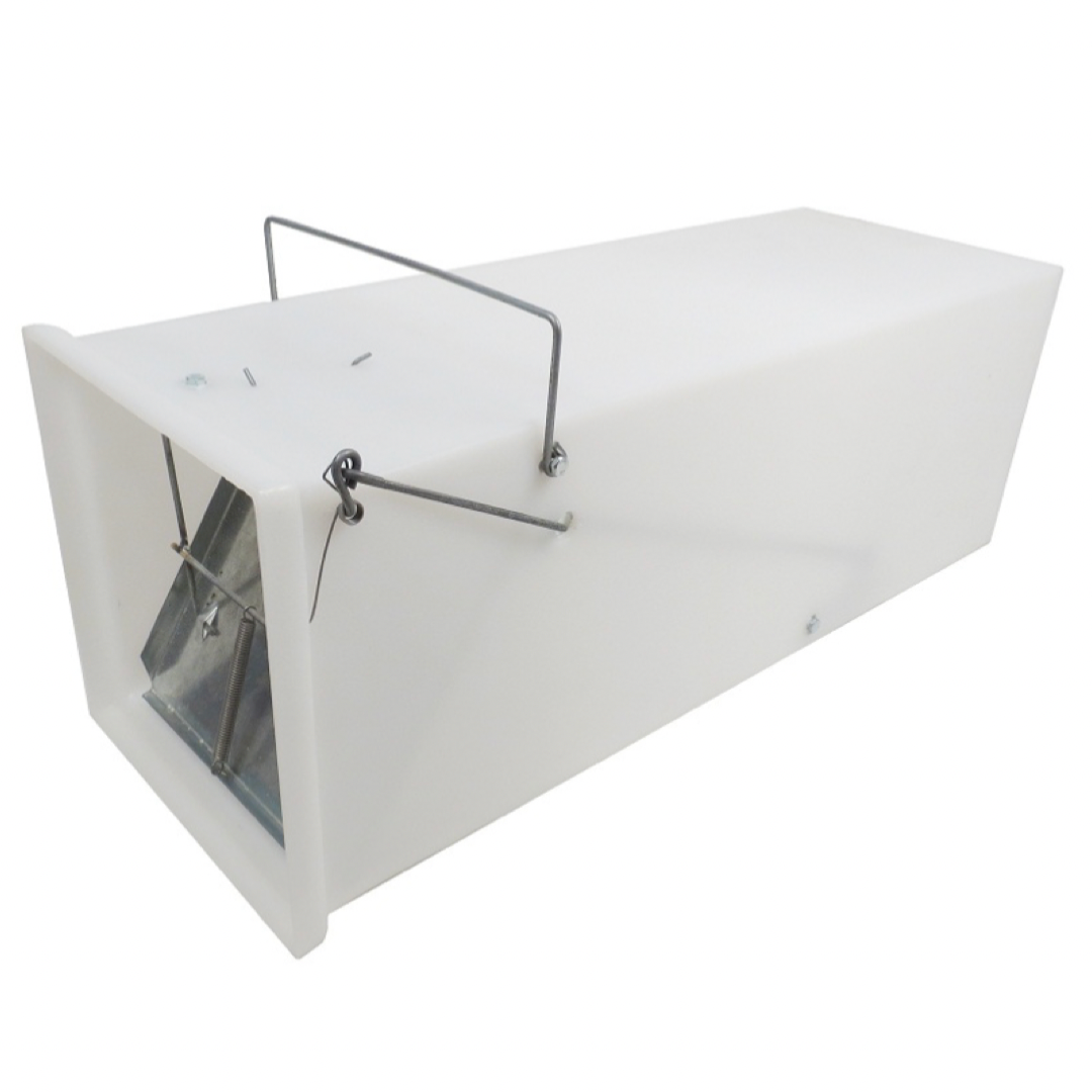 Tomahawk Plastic Raccoon Trap – TrapShed Supply Co.